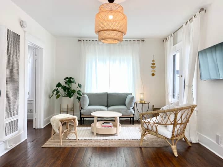 Charming Retreat, Steps Away From Venice Beach - Los Angeles, CA