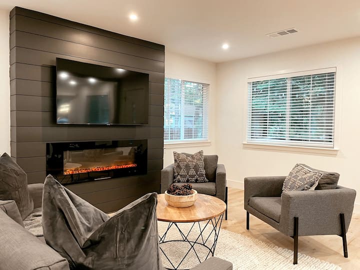 Bright, Modern Home With Indoor Fireplace - South Lake Tahoe, CA