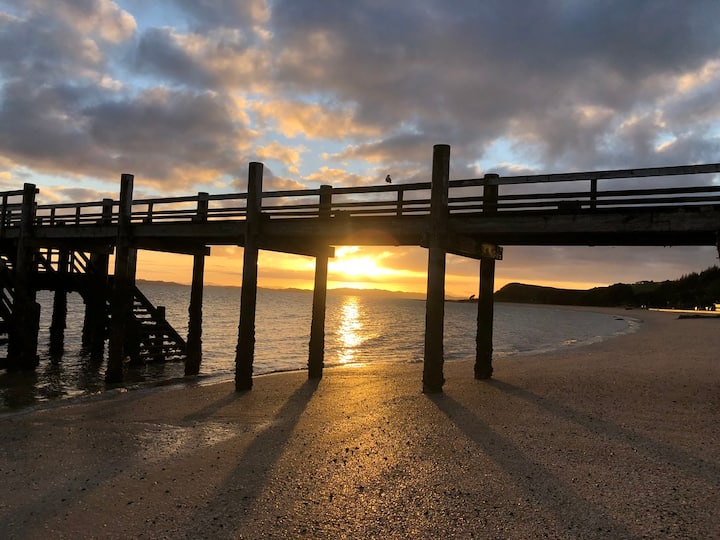 Maraetai Beachfront Studio Unit - Beachlands