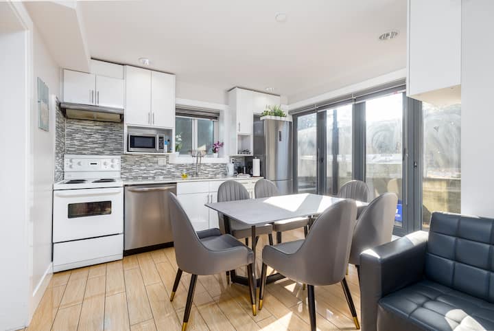 Cozy 3-bedroom Lane House In A Great Location - Vancouver