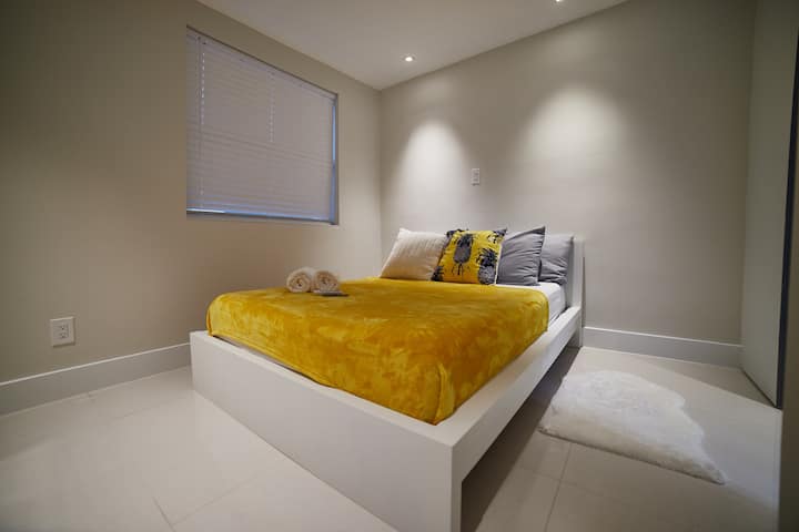 Studio !  Private Kitchen, Bathroom, And Entrance. - Boca Raton, FL