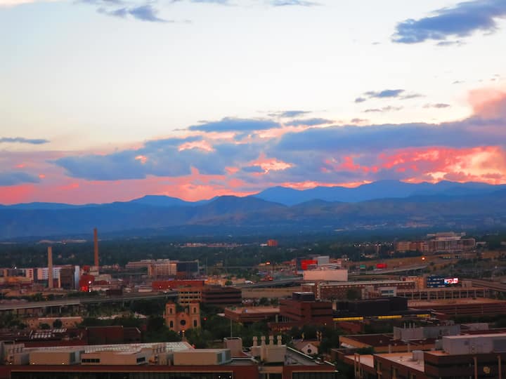 Heart Of Denver Studio: Mountain View, Gym, Pool - Denver, CO