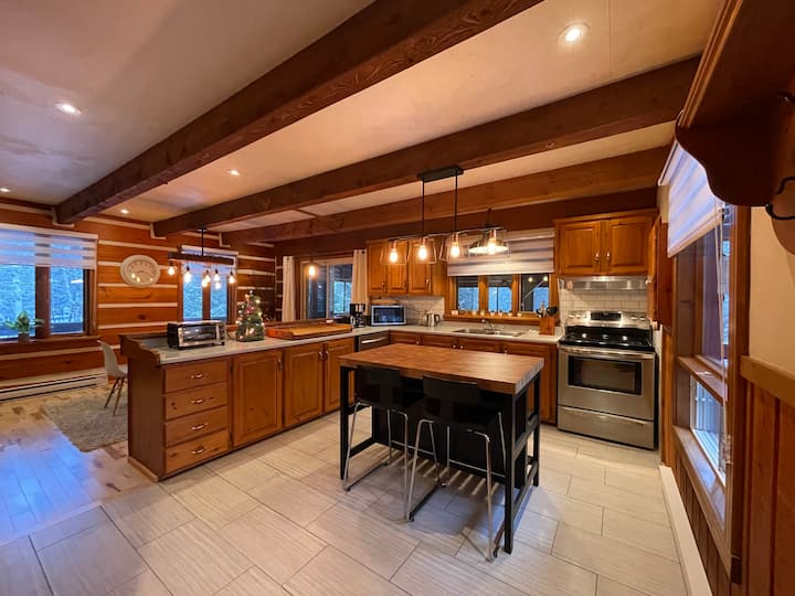 Chalet Rustique De Pièce Sur Pièce Avec Foyer. - Mont-Tremblant