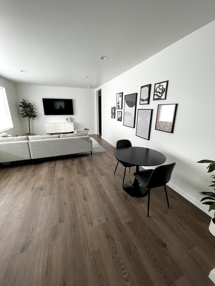 Bright Spacious Modern Ground Level Apartment - Utah