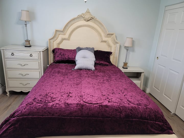 Cheerful Infinite Love Guest Sunshine Room - Temecula, CA