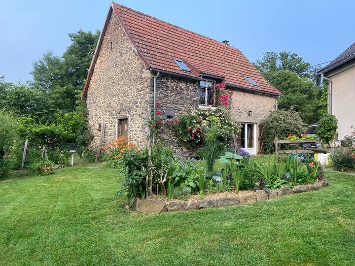 Gîte Proche Salers, Gorges Dordogne Et Puy Mary - Mauriac