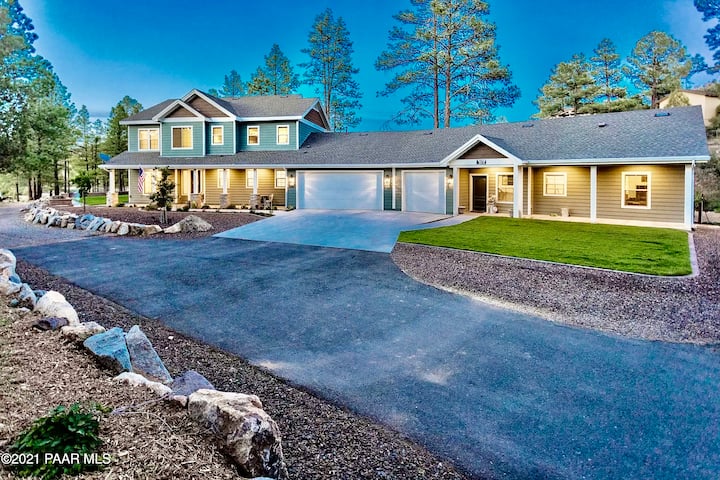 Elvis In The Pines - Prescott, AZ