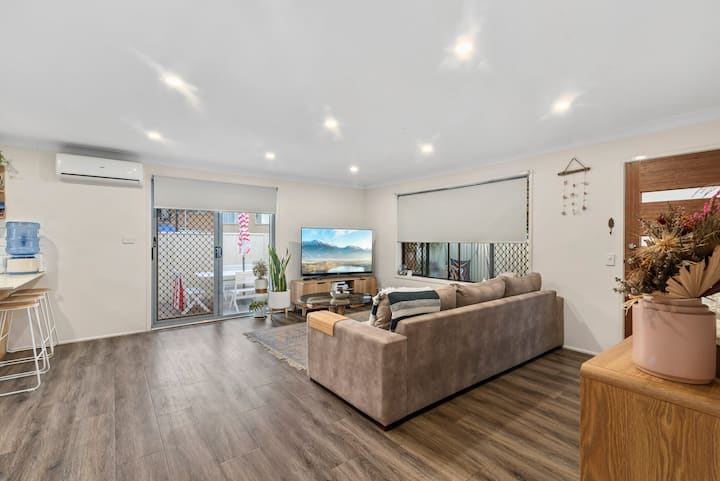 Stylish Riverside 1 Bedroom With Entertainment! - Coolangatta