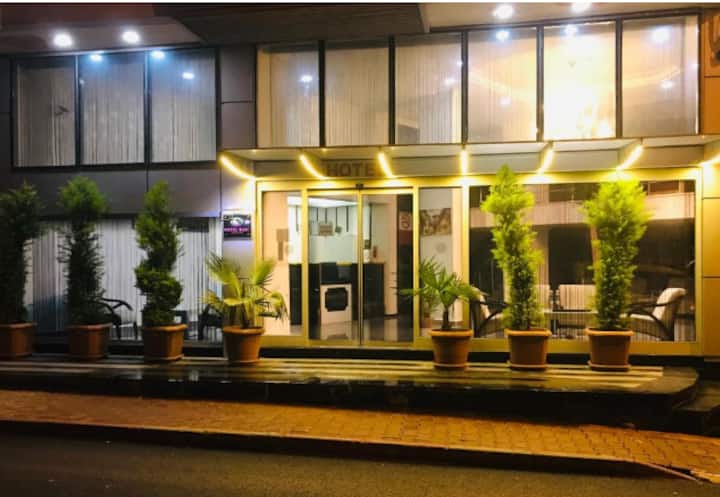 Madi̇ Hotel/havuzlu Denize Yakın şEhir Merkezinde - Antalya