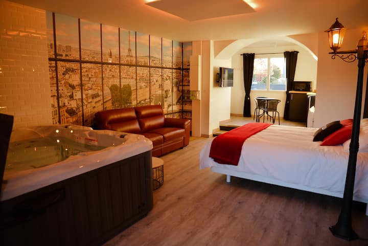 L'evasion Montmartre Avec Jacuzzi Privatif - Savenay