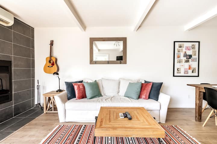*Modern Two Bedroom With Lake And Mountain Views - Mont-Tremblant