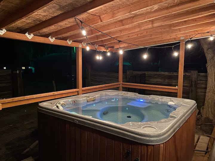 Cheerful Private 4 Bedroom Lodge With Hot Tub - Green River, WY