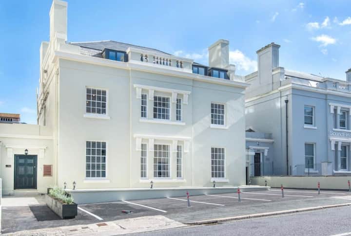 Elegant 2 Bed Flat In Barbican/hoe Area W/parking - Plymouth