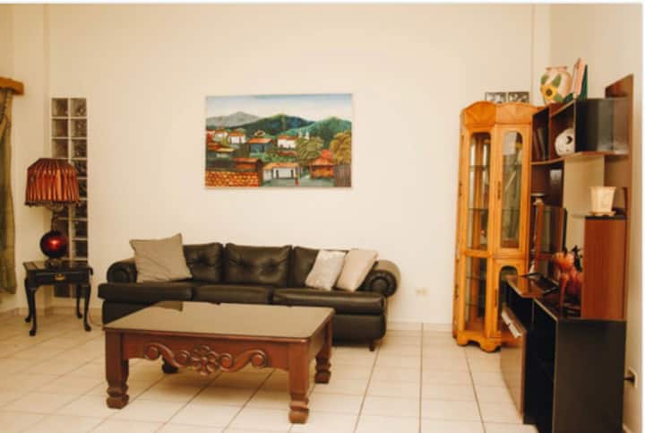 Amplio Apartamento En Zona Segura Y Céntrica - Tegucigalpa