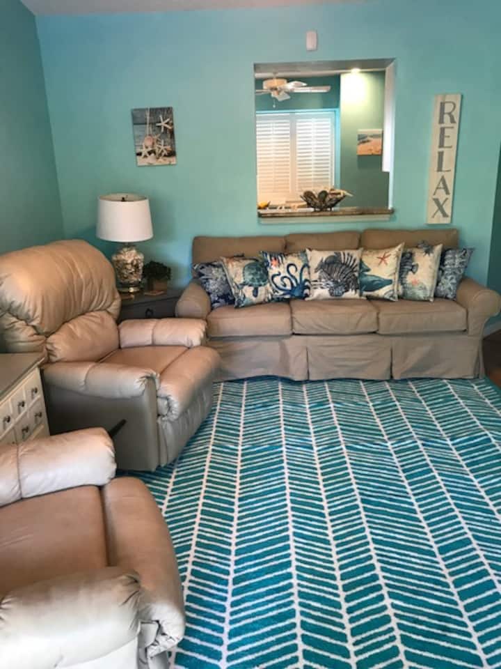 Private Heated Pool & 2/2 Delightful Home - Jupiter, FL