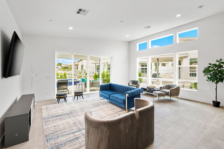 Modern Family Home With Pool/ Spa/ Mountain View - Indian Wells, CA