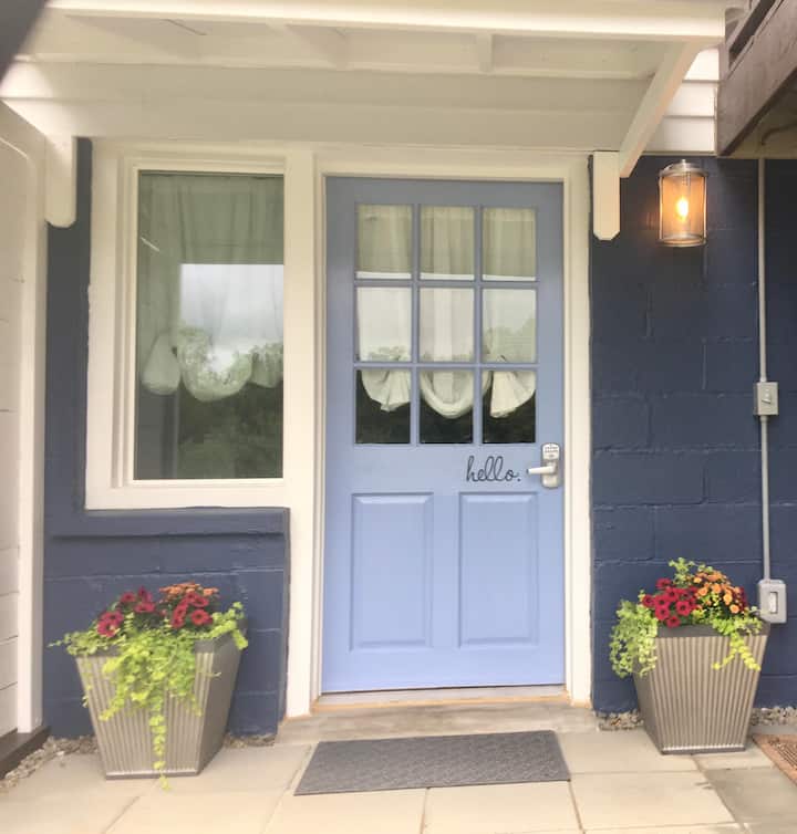 The Blue Door, Cozy Apartment With Boho Vibe. - Asheville, NC