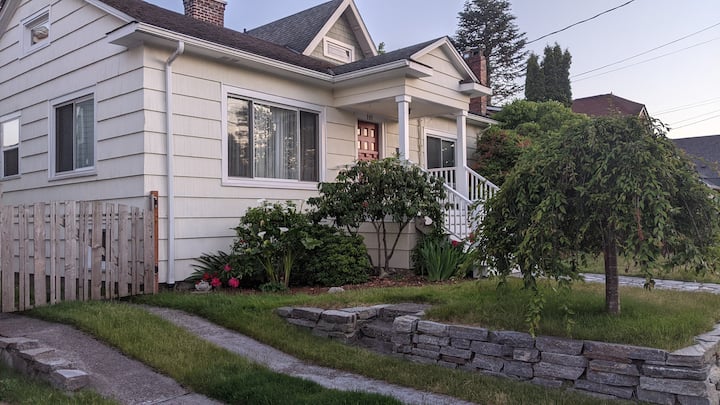 2 Br, Kitchen/laundry, 750 Sq Ft, Driveway Parking - Olympic Hills - Seattle