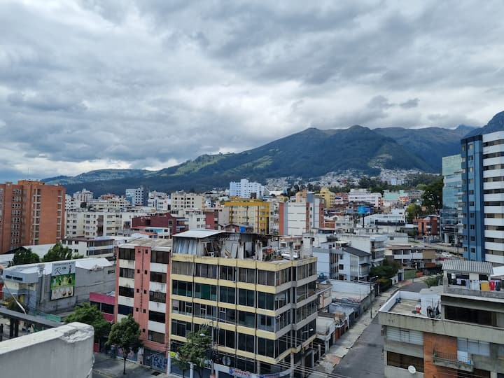Amplio Departamento Con Excelente Vista - Quito