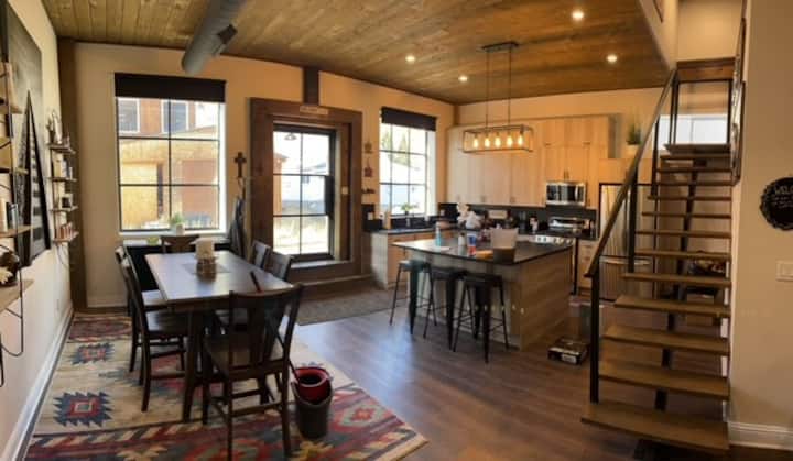Brand New! Newly Renovated 2 Br/ 2ba Modern Loft - Silverton, CO