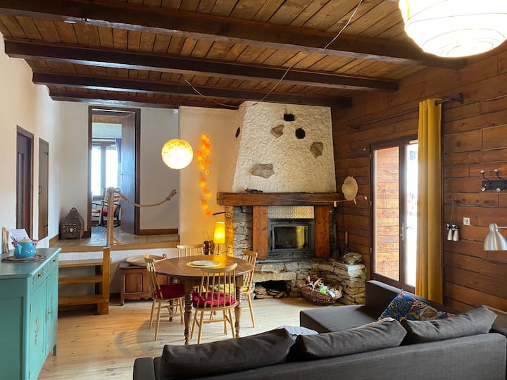 Joli Chalet Avec Cheminée Et Grande Terrasse - La Joue du Loup