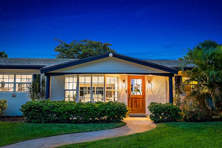 Fully Remodeled, Huge Backyard, Pet-friendly, Pool - Roger Dean Chevrolet Stadium - Jupiter