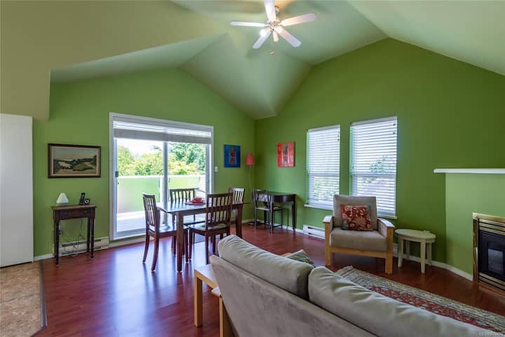 Family Friendly 2 Plus Upper Suite - Campbell River