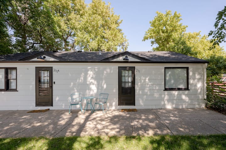 Stylish Downtown 1 Bedroom Home! Pet Friendly - 러브랜드