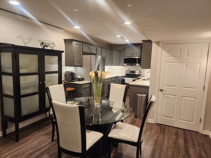 Basement Apartment, Private Entry, Beautiful View - Raleigh, NC