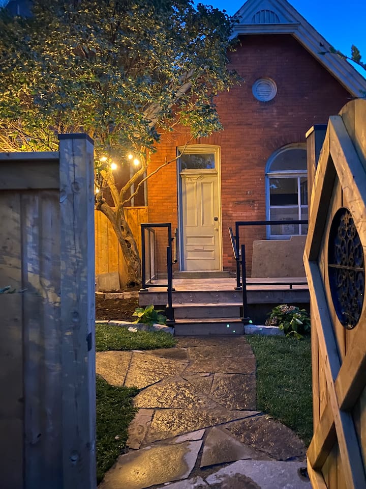 Cozy Cottage Escape In The Heart Of Hamilton! - 哈密爾頓