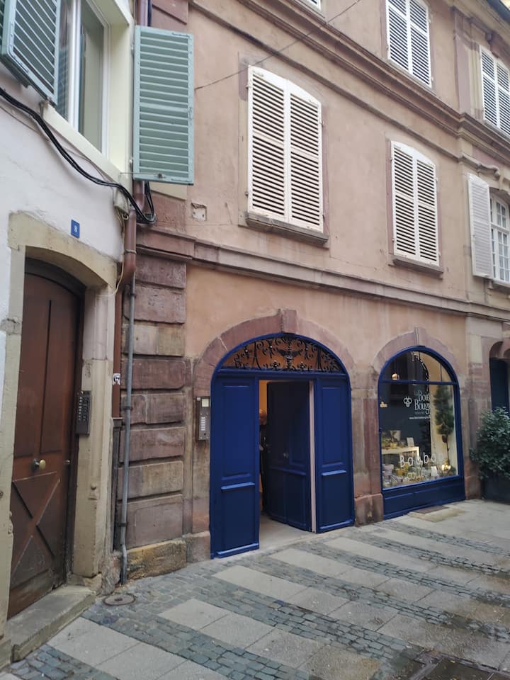A Deux Pas De La Cathédrale De Strasbourg... - Strasbourg