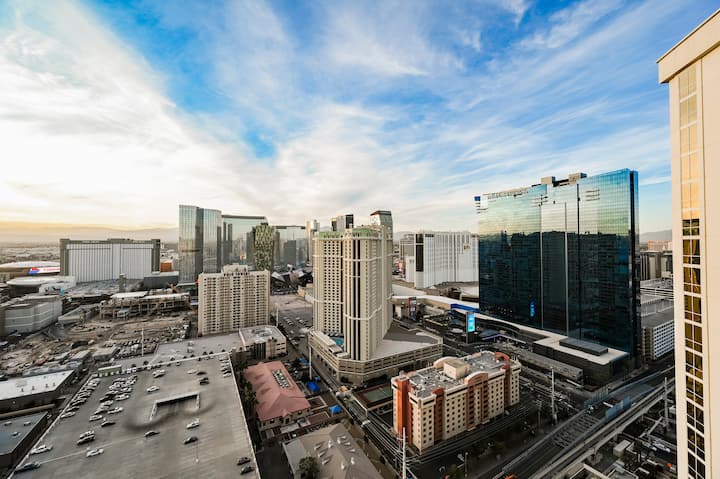 D37t1* Studio Ph Floor W/stripview/balcony/pool - Las Vegas, NV