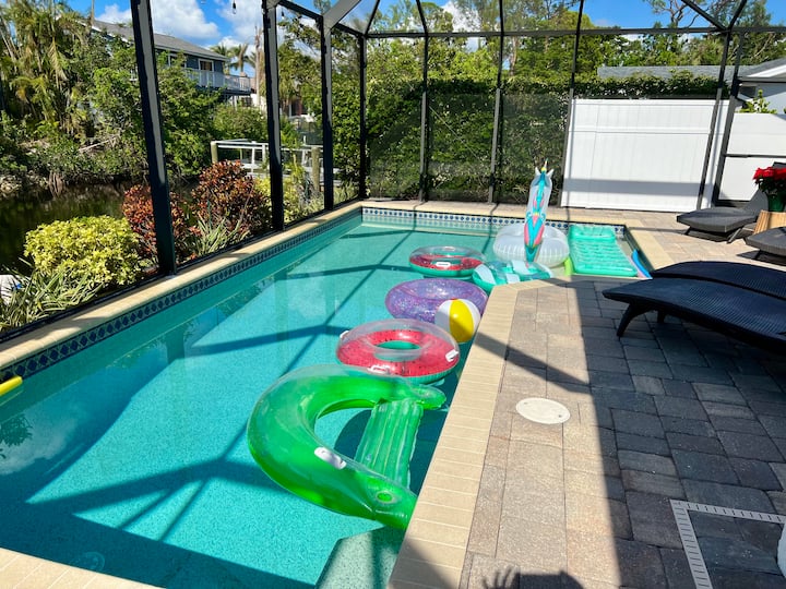 Private Waterfront Oasis Minutes To Barefoot Beach - Bonita Springs, FL