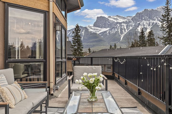 ALPINE LOFT 180 degrees Mountain Views DT Canmore - Lofts for Rent in ...