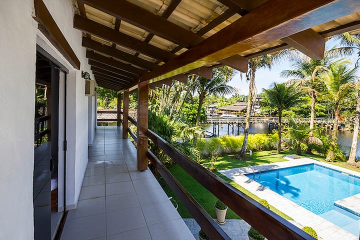 Casa A 600m Da Praia Com Piscina E Churrasqueira - São Sebastião