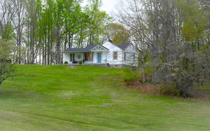 Chic Cottage 2 Bedrooms With An Office/bedroom - Mount Airy, NC