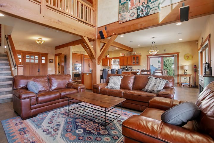 Baker View Ranch! Scenic Country Home W/ Hot Tub! - Ferndale, WA