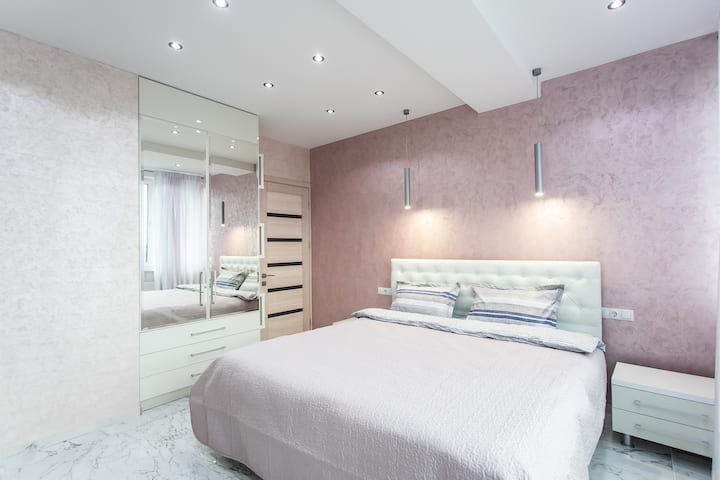 Sky High Living- Modern 1-bedroom Retreat - Chișinău