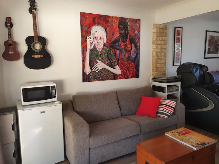 Be Busy Bnb 1 Brm With Massage Chair Opposite Lake - ジェービス湾