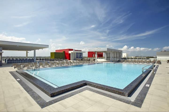 Costa Hollywood Beachfront Resort | Skypool & Hot Tub - Hollywood, FL