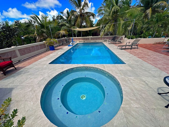Turquoise Sea Villa: Spacious, 2 Mins From Beach - Turks and Caicos Islands