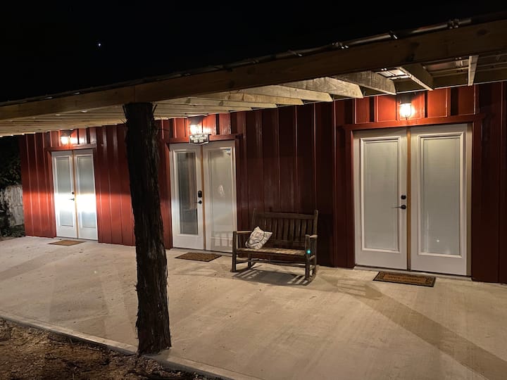 Cozy Hill Country Guest Cabin With Huge Porch. - Boerne, TX