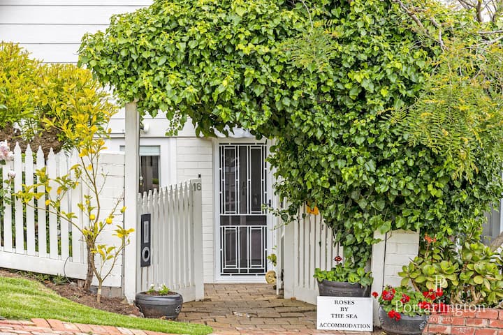 'Roses By The Sea'   Pet Dogs Welcome - Portarlington