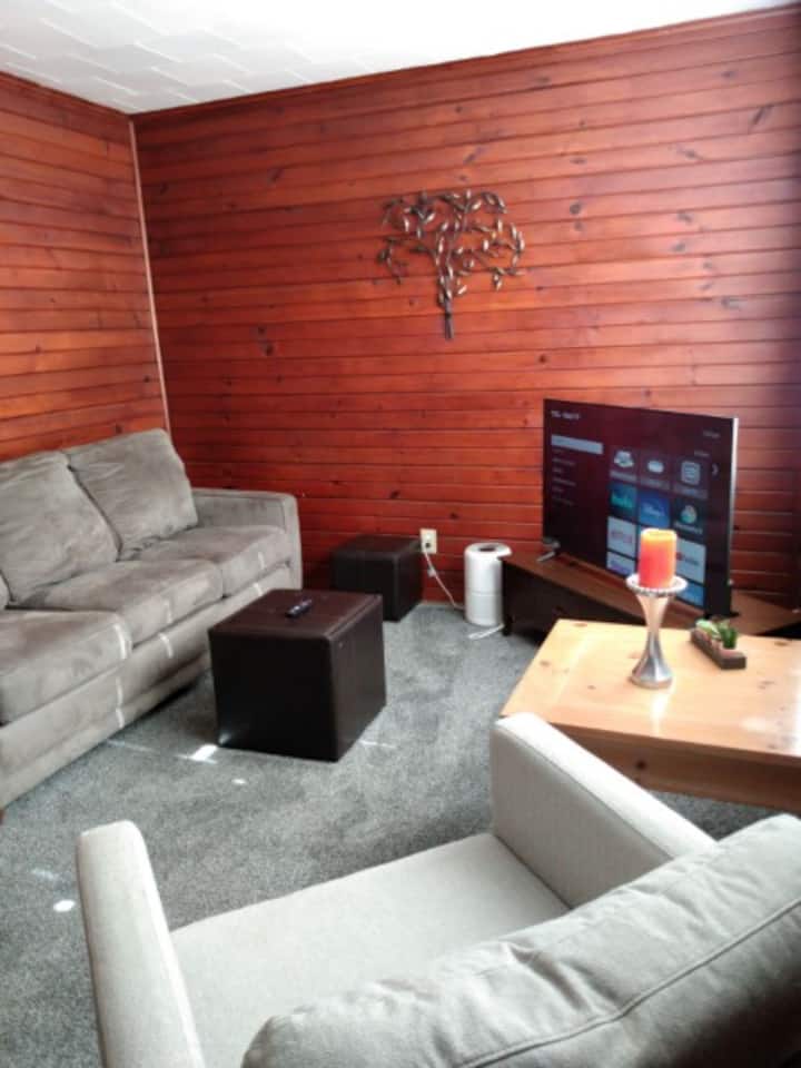 1 Bed 1 Bath No Stairs Near Va Hospital Des Moines - Des Moines, IA