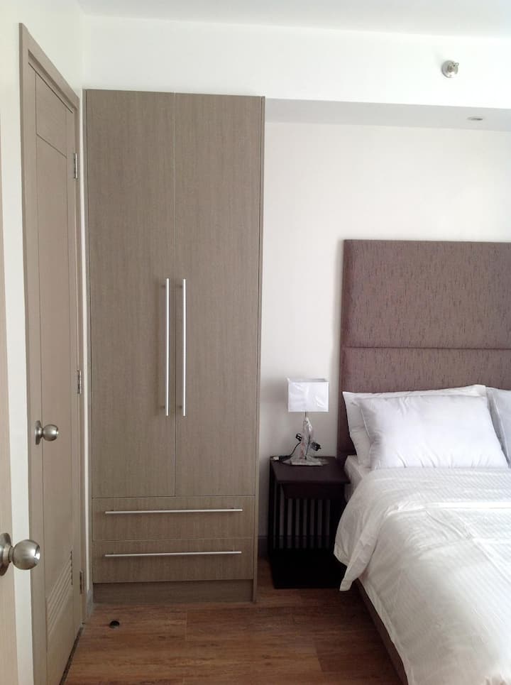 1 Bedroom Apartment Suite - Makati