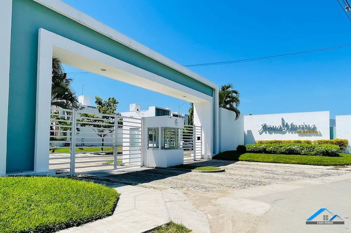 Casa En Zona Dorada/playa A 5 Min. - Manzanillo, México