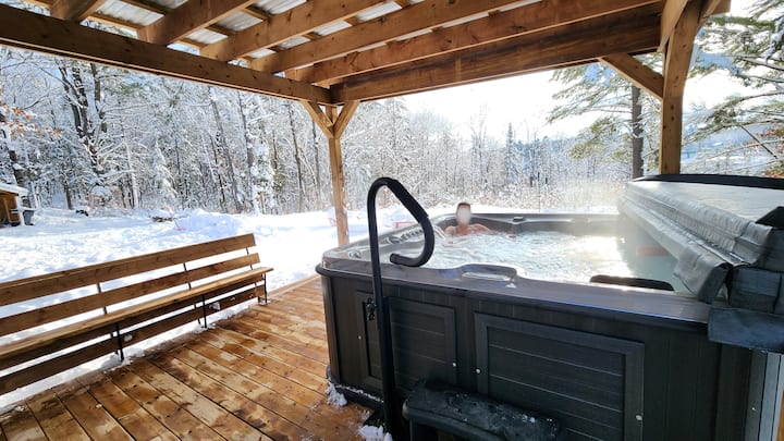 Dreamy & Comfy Riverfront Oasis ~ Hot Tub ~ Kayaks - Val-des-Monts