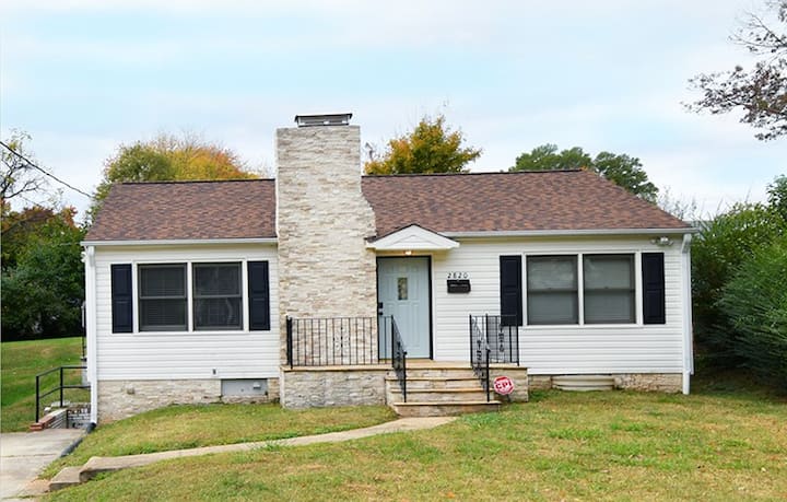 Nice 3 Bedroom House - Walk To Uncsa And Wssu - Winston-Salem, NC