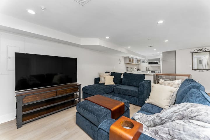 Stylish Modern 2br/2ba - Free Garage Parking! - Washington D. C., DC