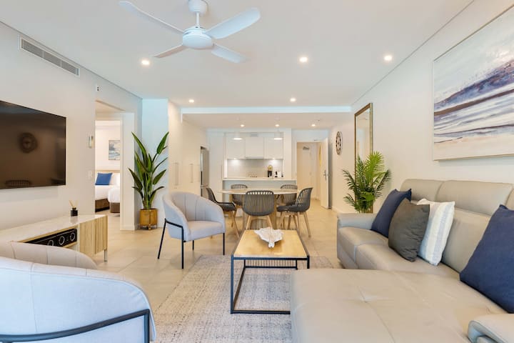 Sunny Swim-out Serenity With Direct Beach Access - Port Douglas